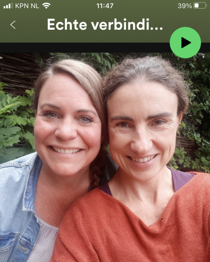 Podcast: Echte verbinding gaat via je lijf - De Vrije Kameleon